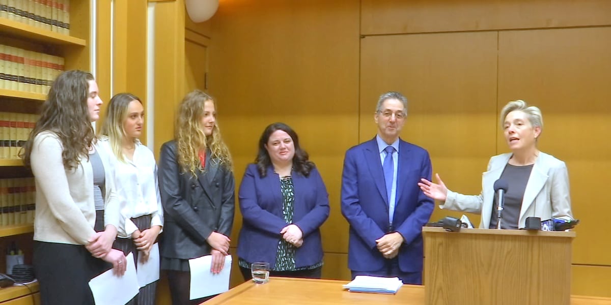 Female Athletes Sue The University Of Oregon Alleging Title Ix Violations By The School